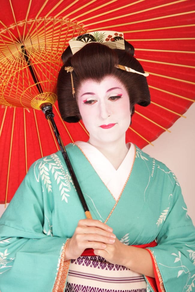Geisha make-up - My experience becoming a Geisha